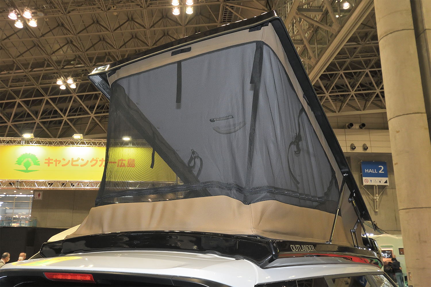 SUVなのに大人4人がゆったり車中泊できる！ 「E：POP OUTLANDER」はサイコーの車中泊マスターだった | soto lover ...