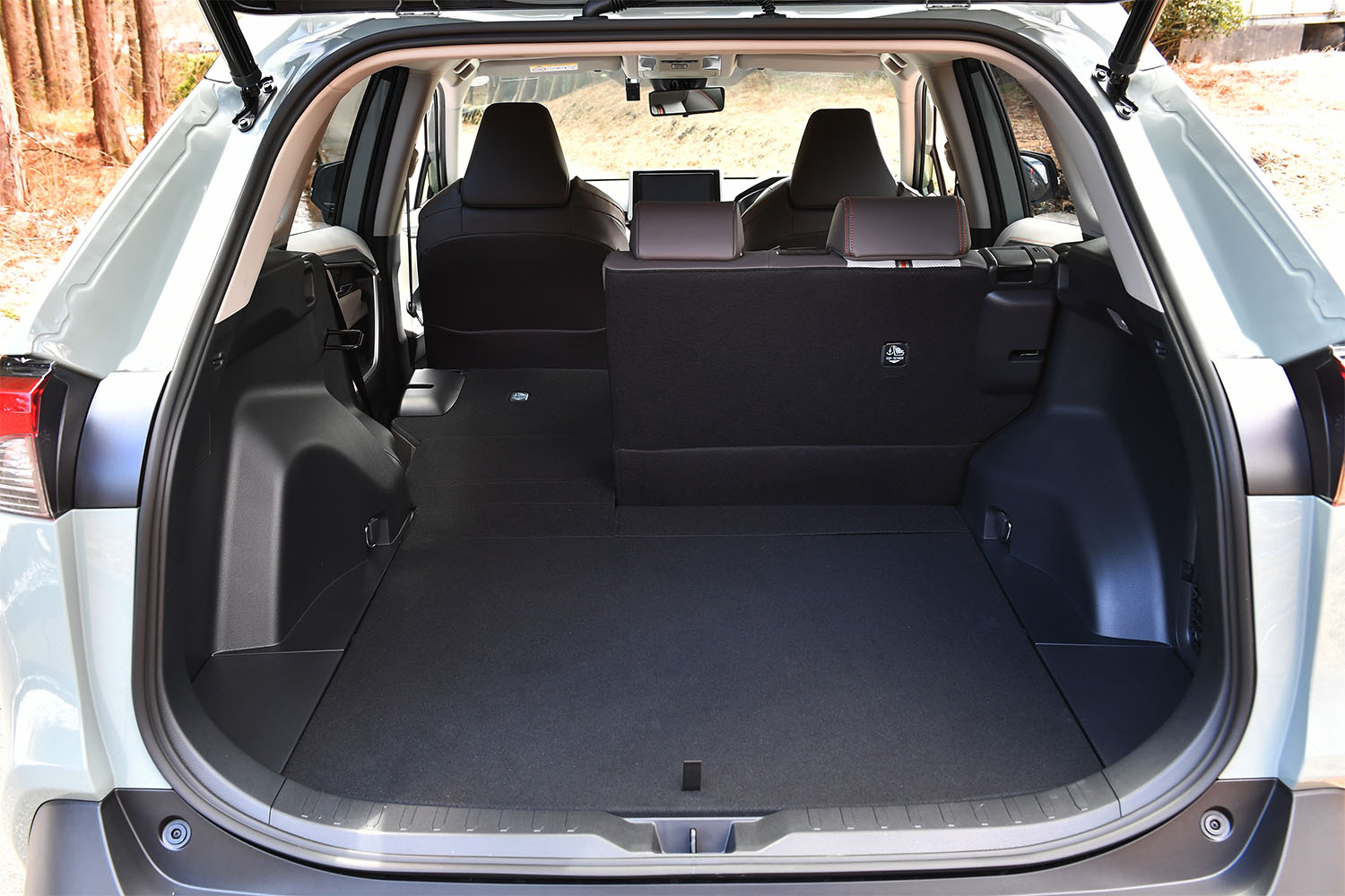 その答えは言わずもがな？ 「SUV」と「箱バン」キャンプで使えるのはどっち | soto lover - ソトラバ