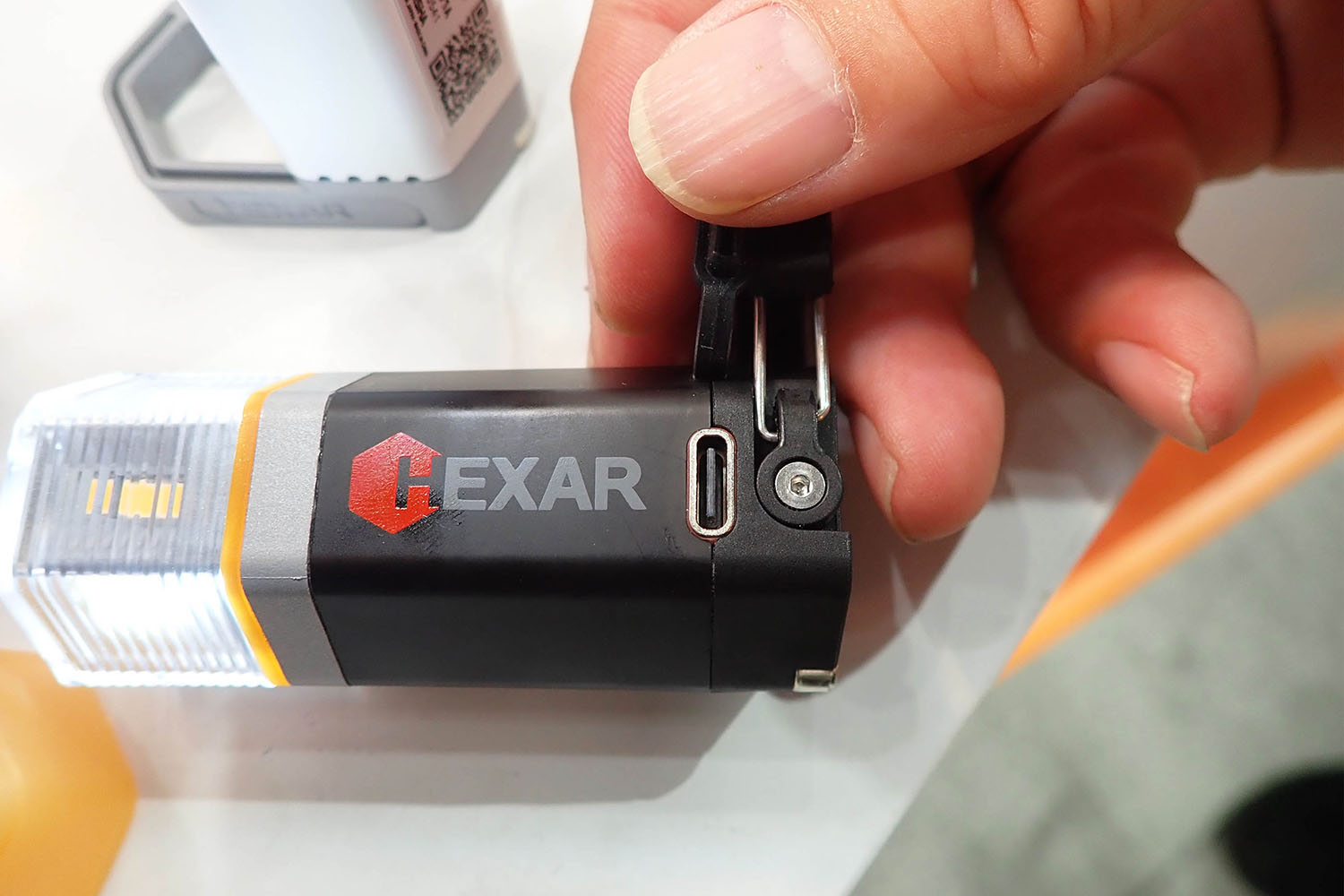 厳しい環境下でもへこたれない！ 超軽量＆コンパクトな「HEXAR」のLEDランタンはいい意味で常識外れの凄いヤツだった | soto lover - ソトラバ