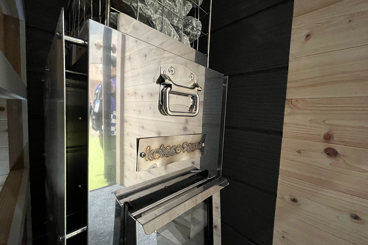 大人4人で“サ活”できる！ 何処へでもサウナを持ってける「KOBAKO SAUNA CAR」の魅力とは | soto lover - ソトラバ