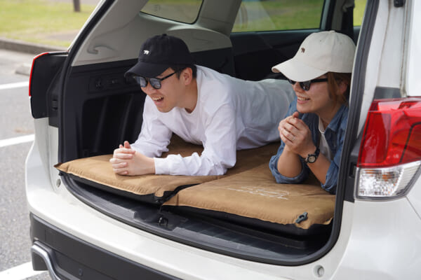 軽自動車からミニバン＆SUVまで幅広くラインアップ！ 「BearsRock」の車中泊マットが快眠へと誘う | soto lover - ソトラバ