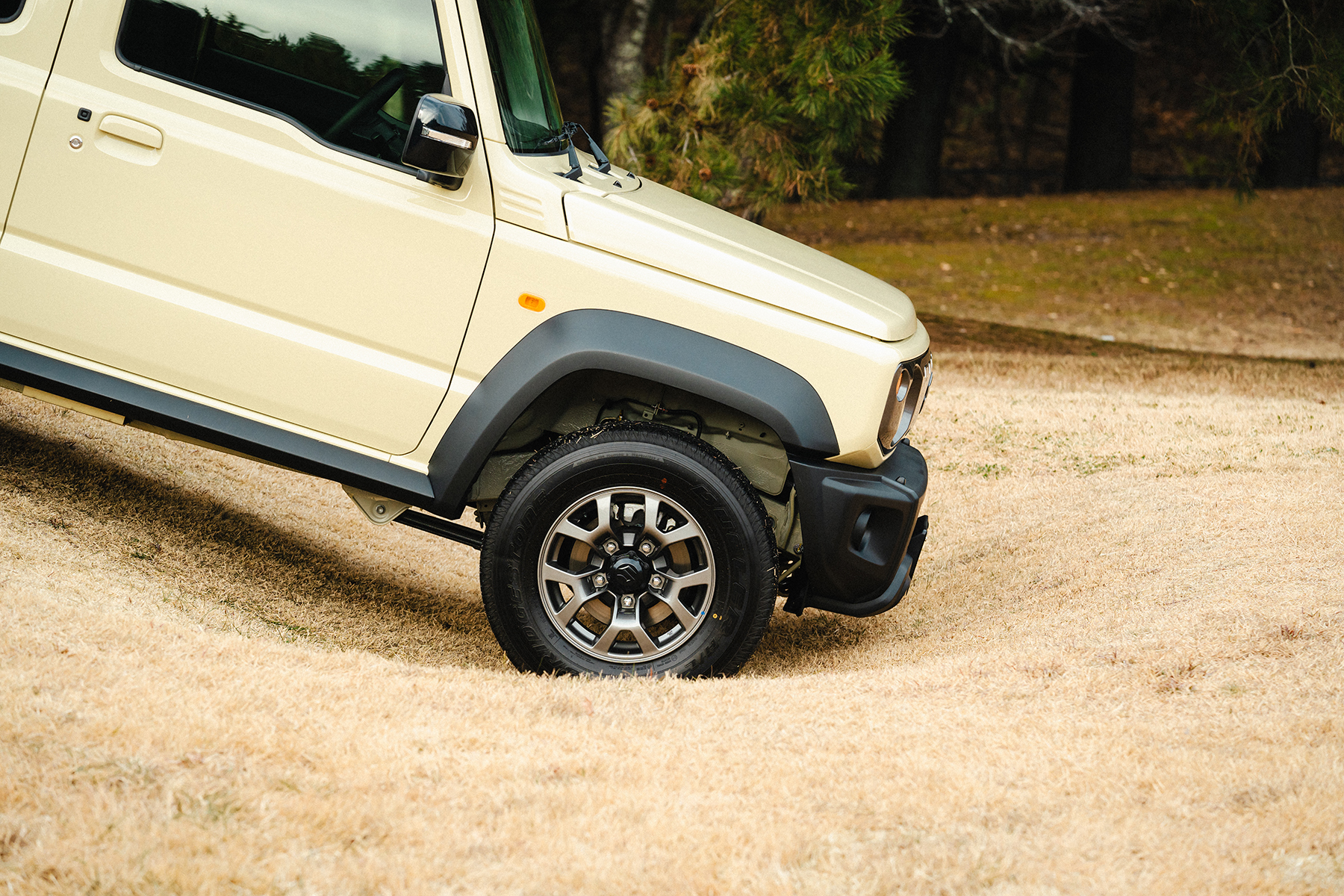 「オフロード性能は？」「車中泊できる？」 「ジムニーノマド」の実力を実車チェック | soto lover - ソトラバ