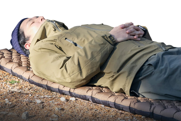 地面からの底冷え知らず！ R値6.8以上の超軽量ULエアマットがコスパ最強で使い倒せる | soto lover - ソトラバ