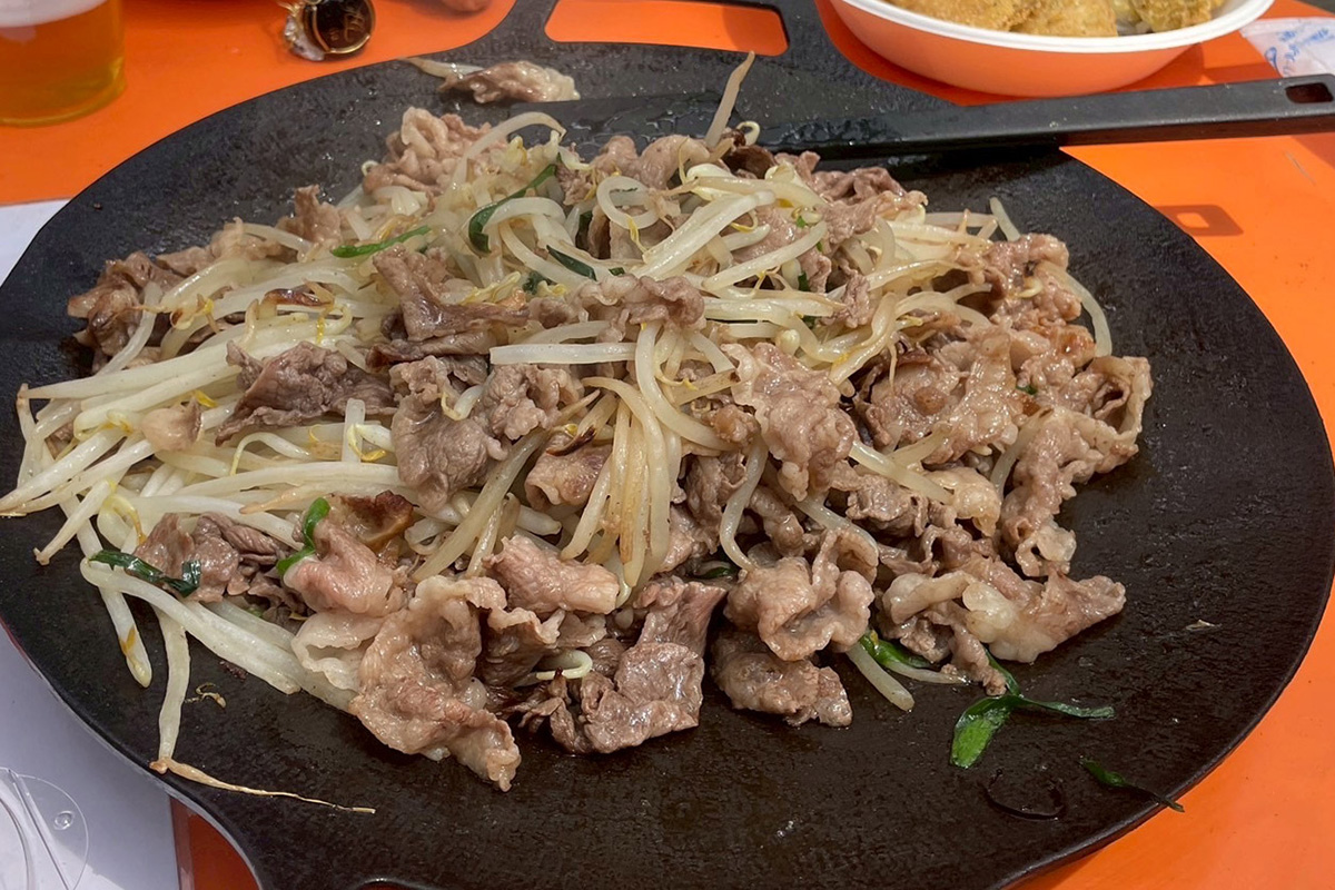 霜降り肉で韓流飯「チャドルバギ」を気取る！ 脱定番なキャンプ飯でワインと一緒に外メシを満喫 | soto lover - ソトラバ